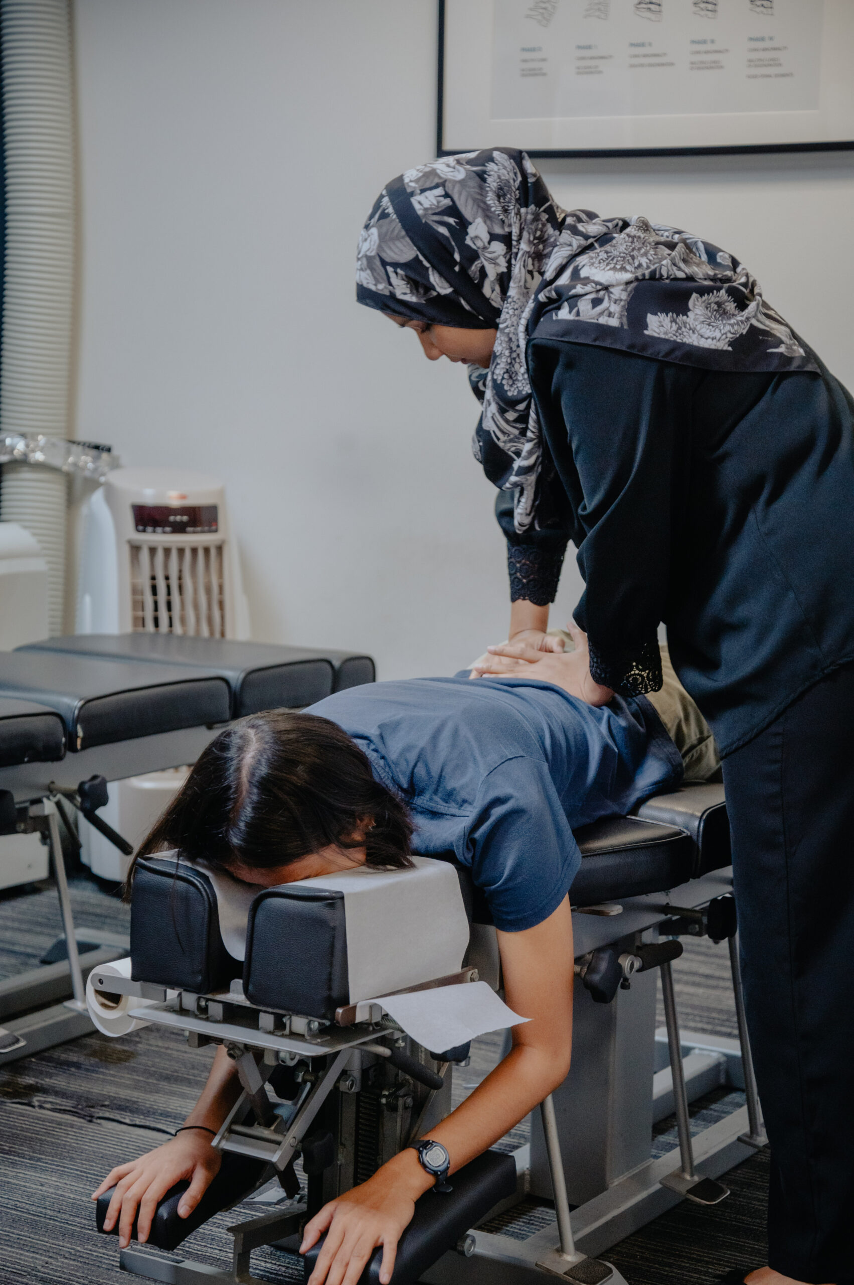 Spinal manipulation: Why you shouldn’t crack your own back and neck at ...