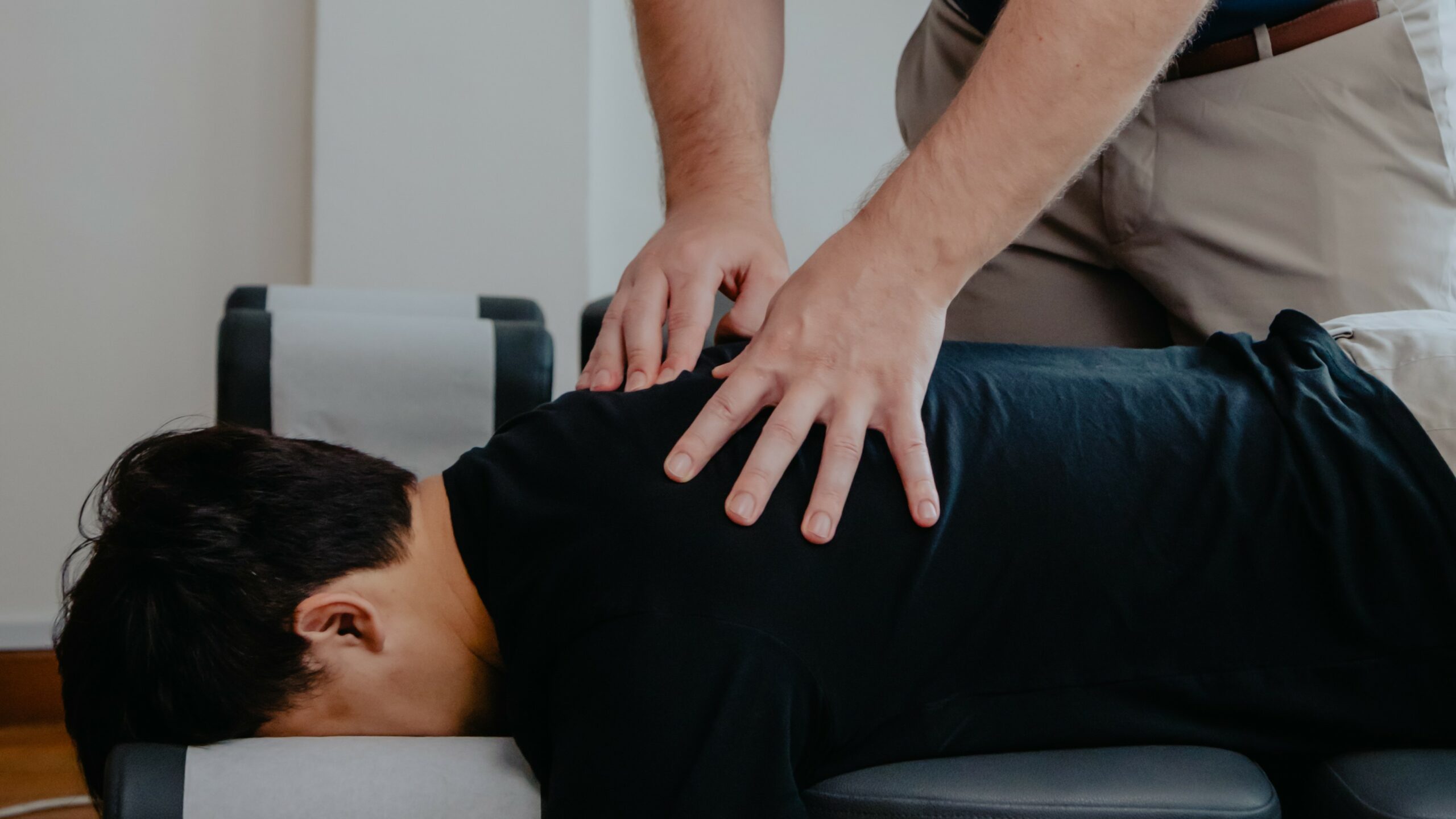 Chiropractic Neck Adjustment Chiropractic Neck Adjustment